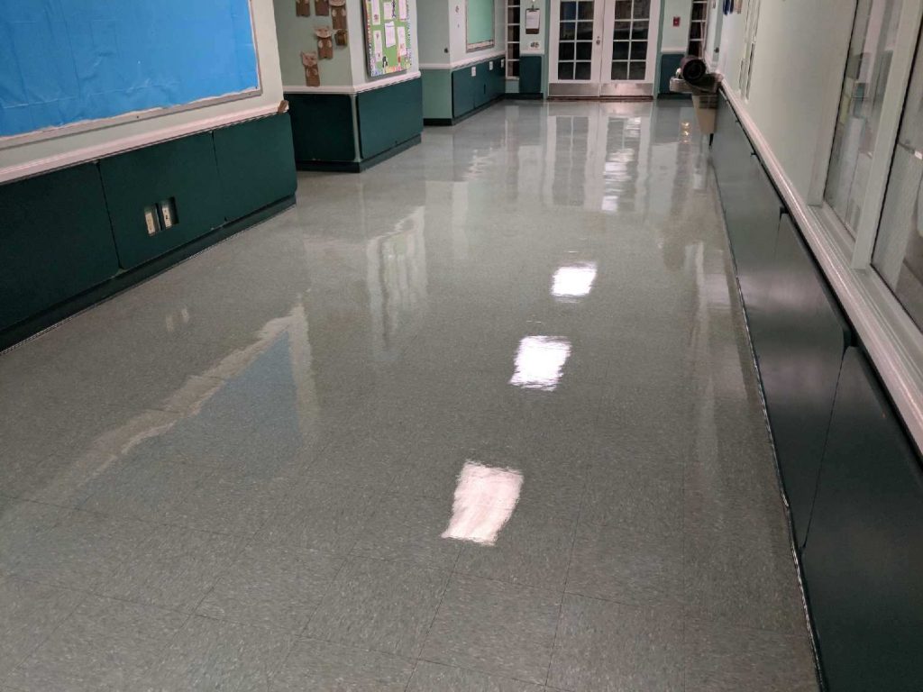 Vinyl Floor Sealer - VinylGuard WB Polyurethane Gloss Sealer